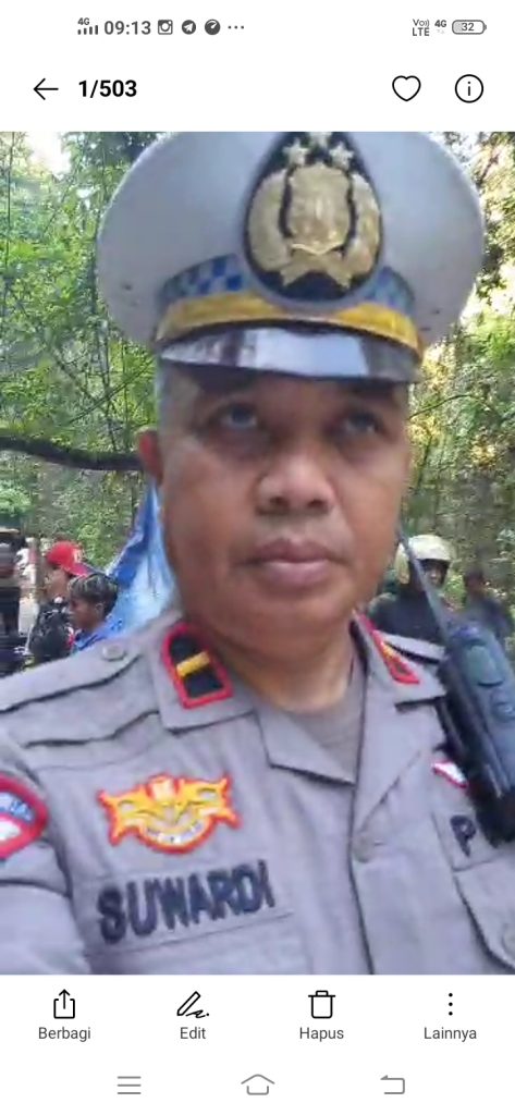 Evakuasi Runtuhan Batu Jalan Poros Maros Camba Gunakan Exapator Dan ...